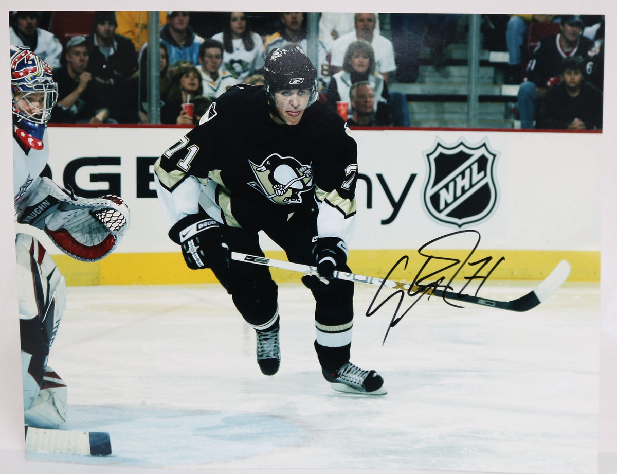 Evgeni Malkin Signed Autographed Glossy 11x14 Photo Pittsburgh Penguin – Autographed Wax